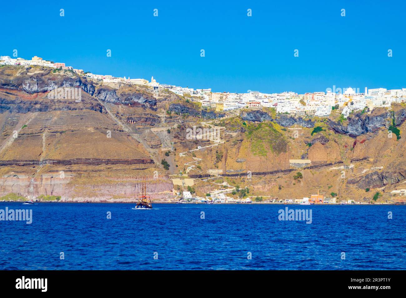 Santorini caldera edge villages hi-res stock photography and images - Alamy