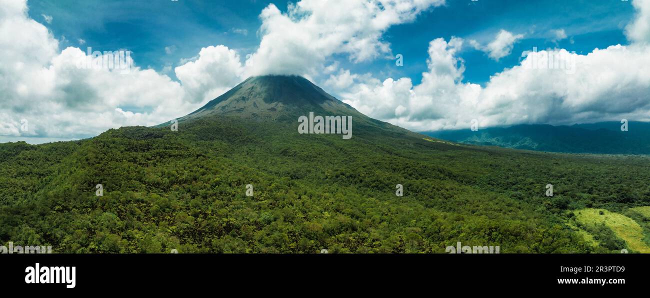 Amazing view of beautiful Arenal volcano in Costa Rica Stock Photo - Alamy