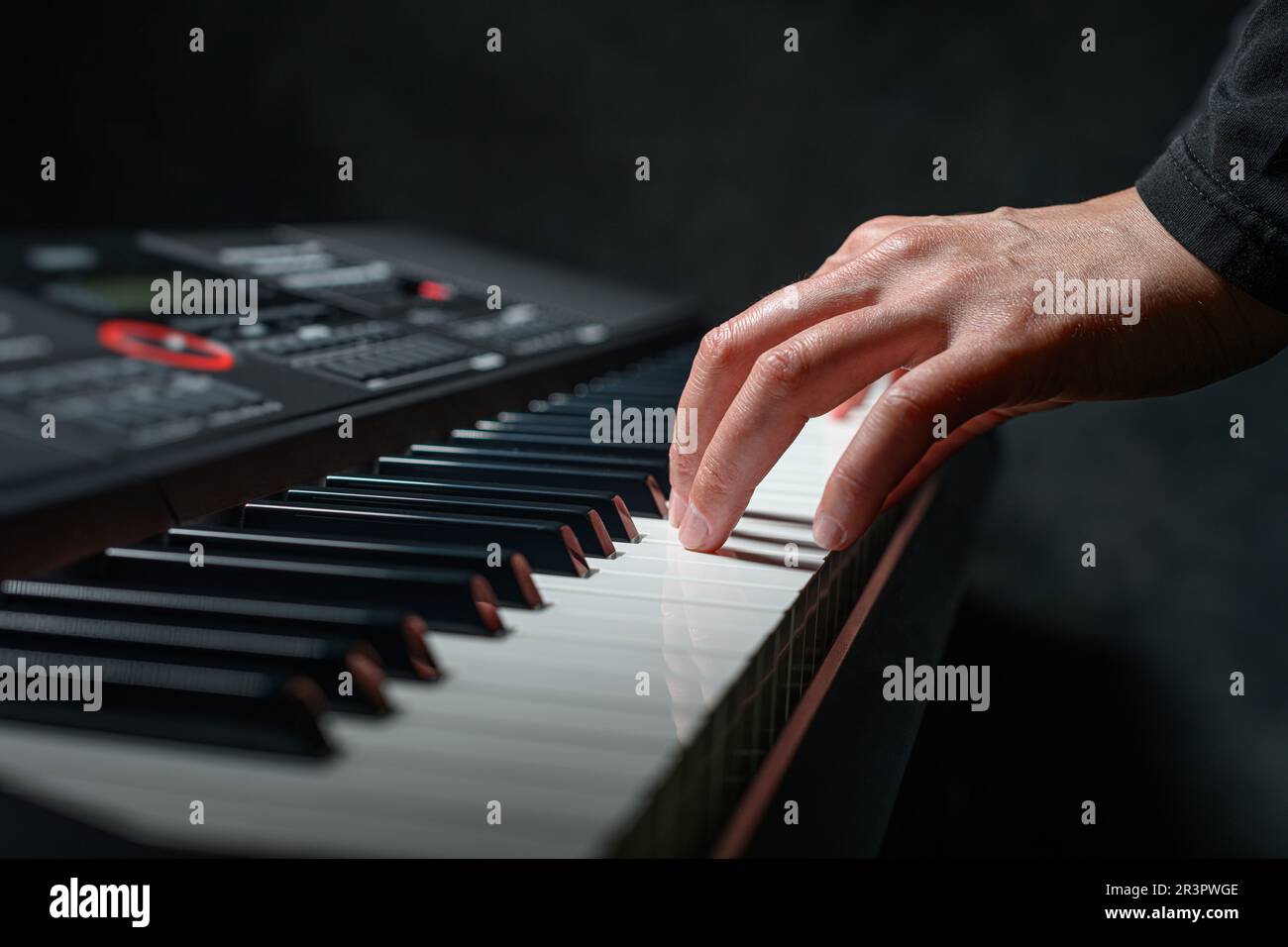 Synthesizer on stage hi-res stock photography and images - Alamy