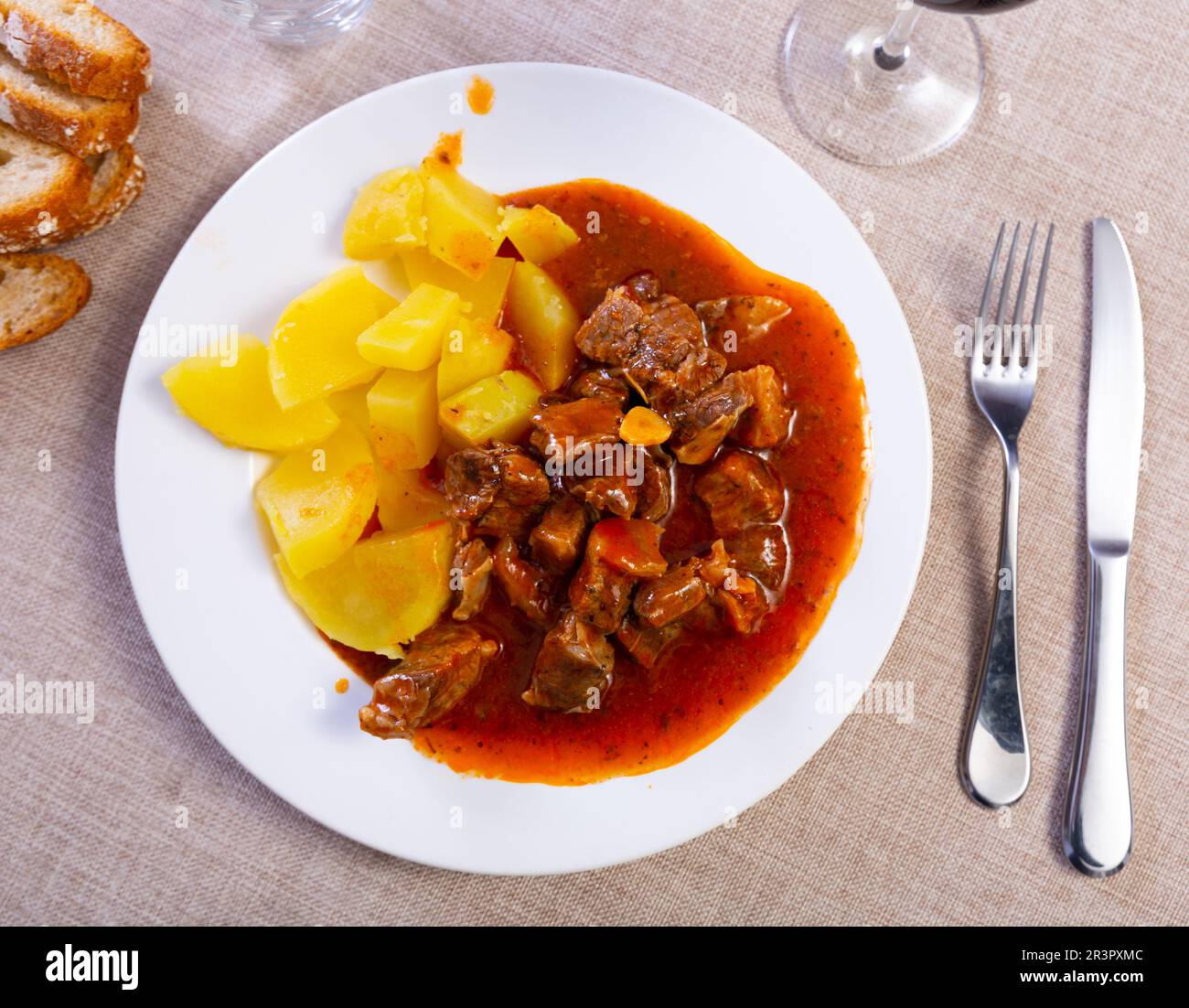 Braised beef in gravy with boiled potato slices Stock Photo - Alamy