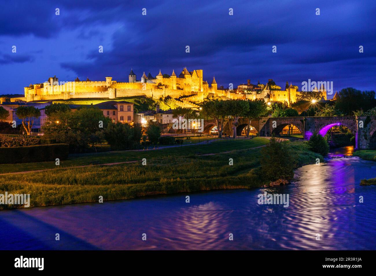 ciudadela amurallada de Carcasona , declarada en 1997 Patrimonio de la ...