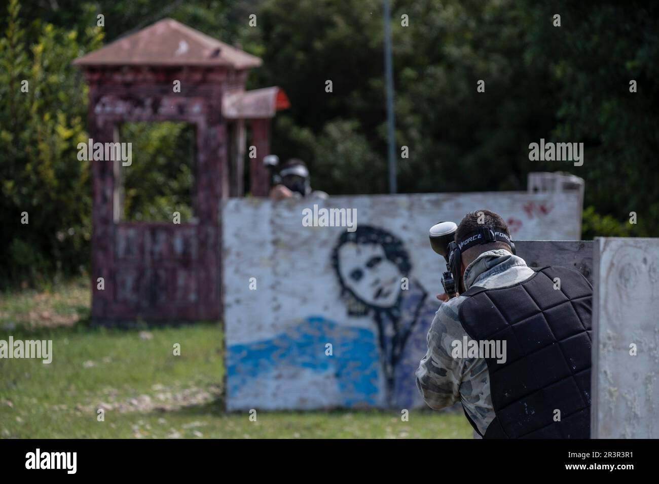 Shoot paintballs hi-res stock photography and images - Alamy