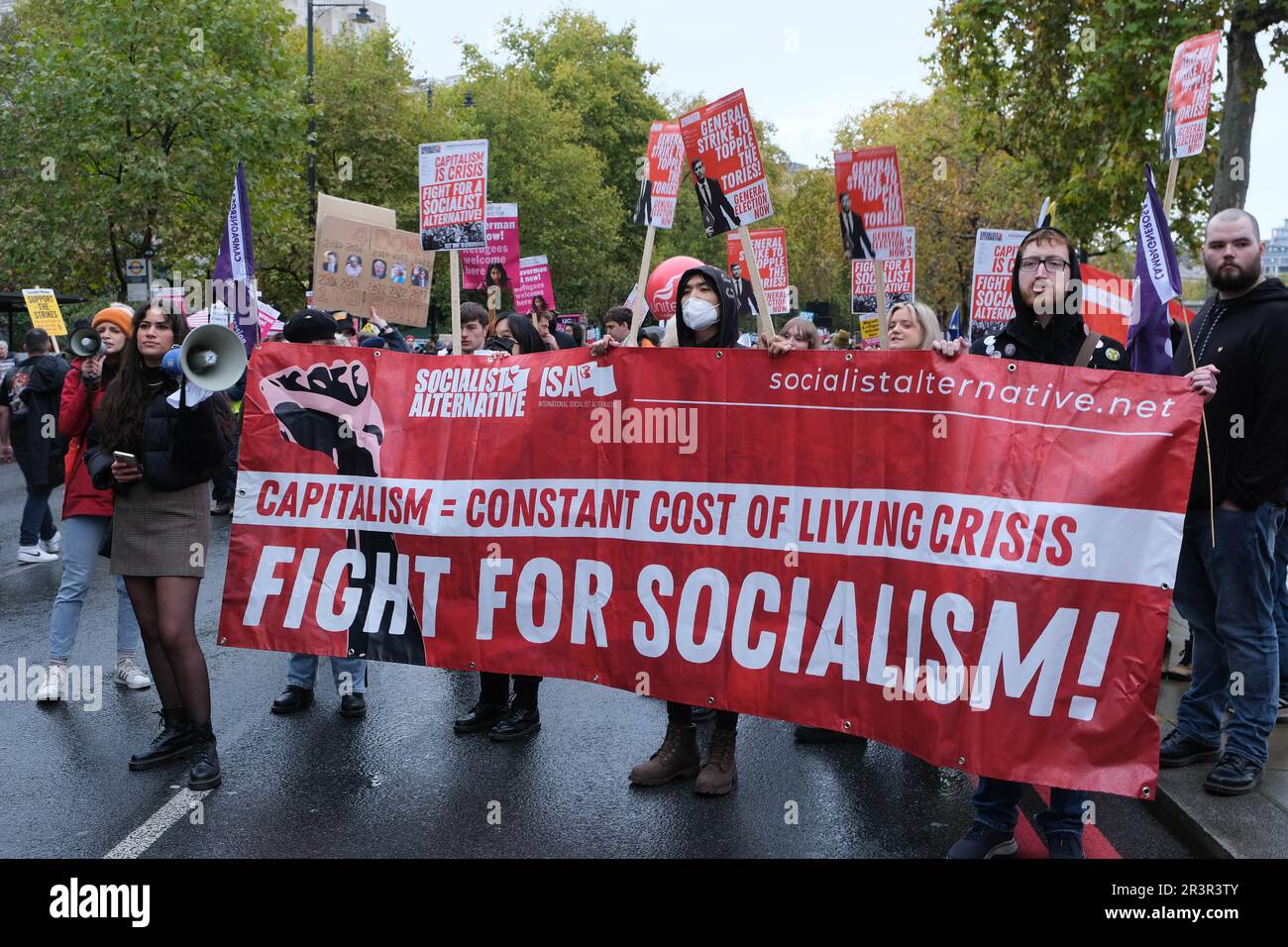 London, UK. 5th Nov 2022. Unions / The People's Assembly march through ...