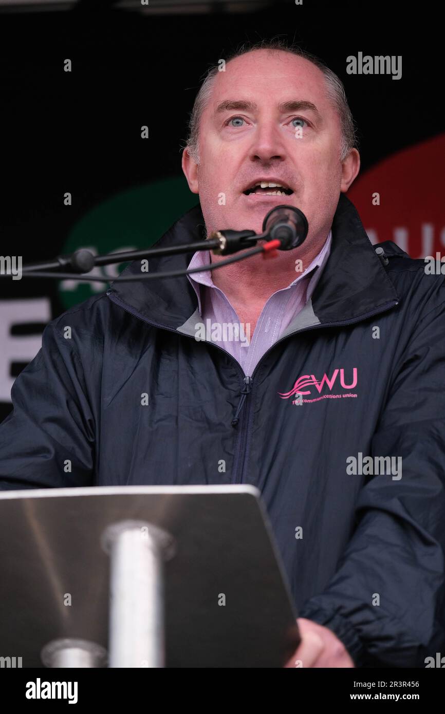 London, UK. 5th Nov 2022. Unions / The People's Assembly march through ...