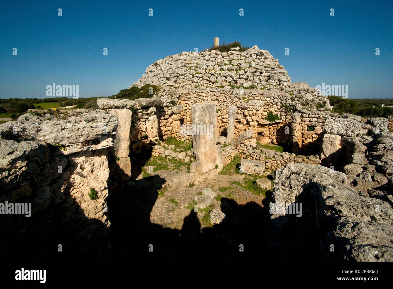 Santuario y Talayot Son Na Caçana, siglo X antes de Cristo. Alaior ...