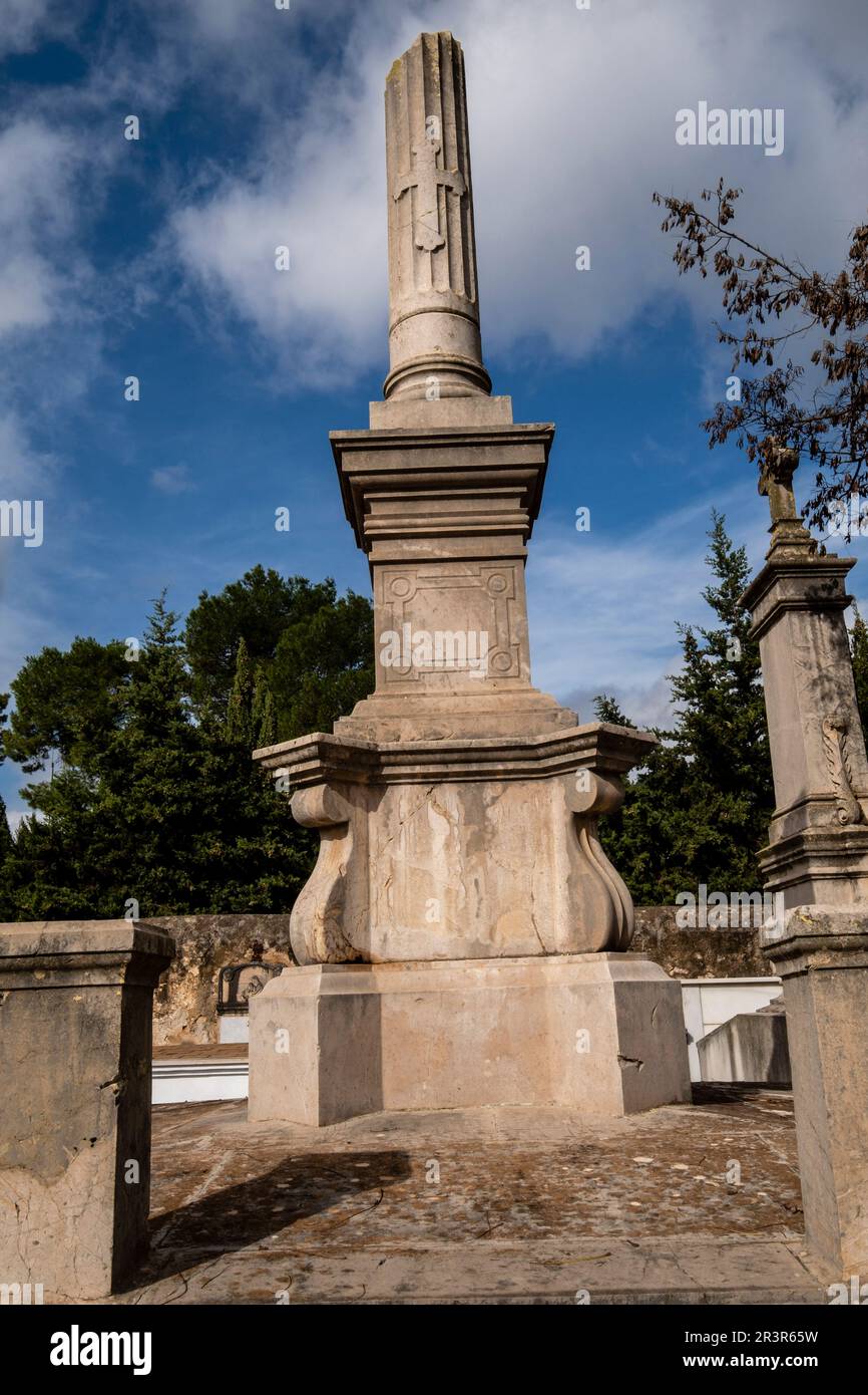 Broken column hi-res stock photography and images - Alamy