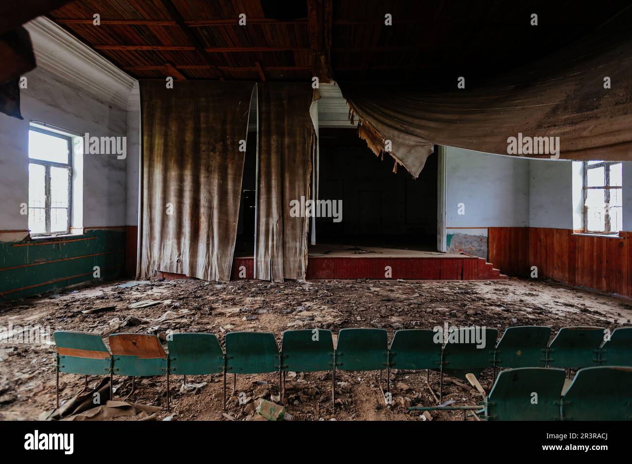 Abandoned movie theatre interior hi-res stock photography and images ...
