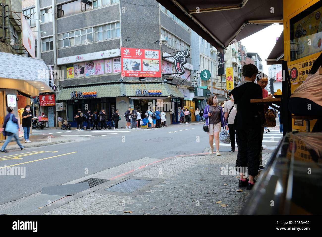 The Yonk Kang Business District part of the Da'an District in Taipei ...