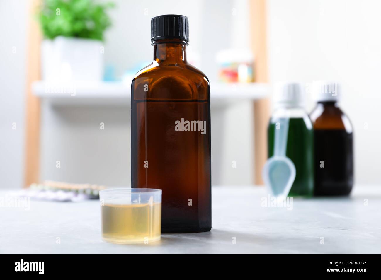 Bottles syrup measuring cup hi-res stock photography and images - Alamy