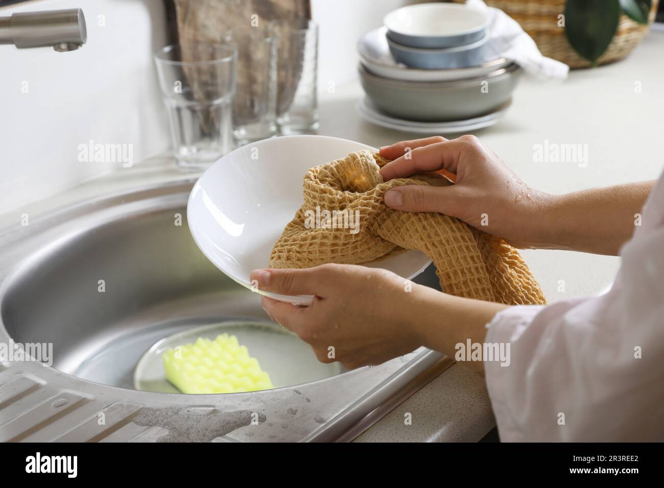 Wiping plate hi-res stock photography and images - Alamy