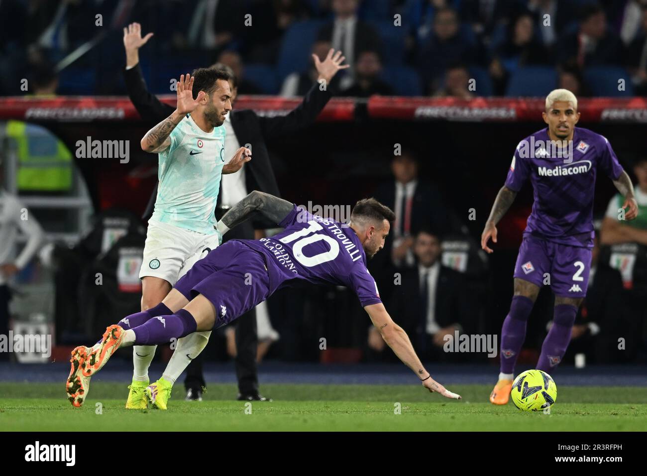 Gaetano Castrovilli (Fiorentina)Hakan Calhanoglu (Inter) during the ...