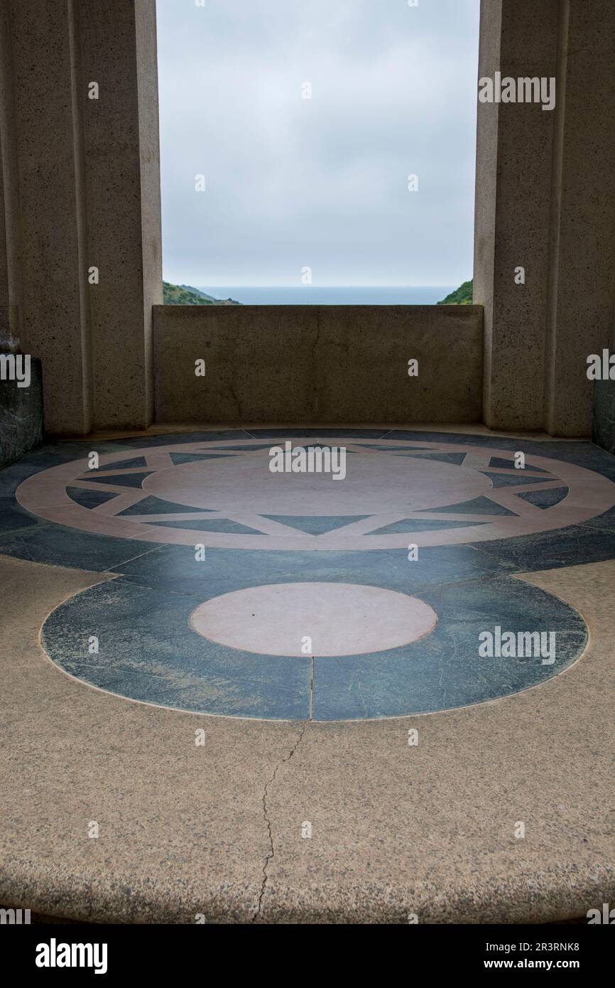 The Wrigley Memorial stands on one end of the Botanical Garden on ...