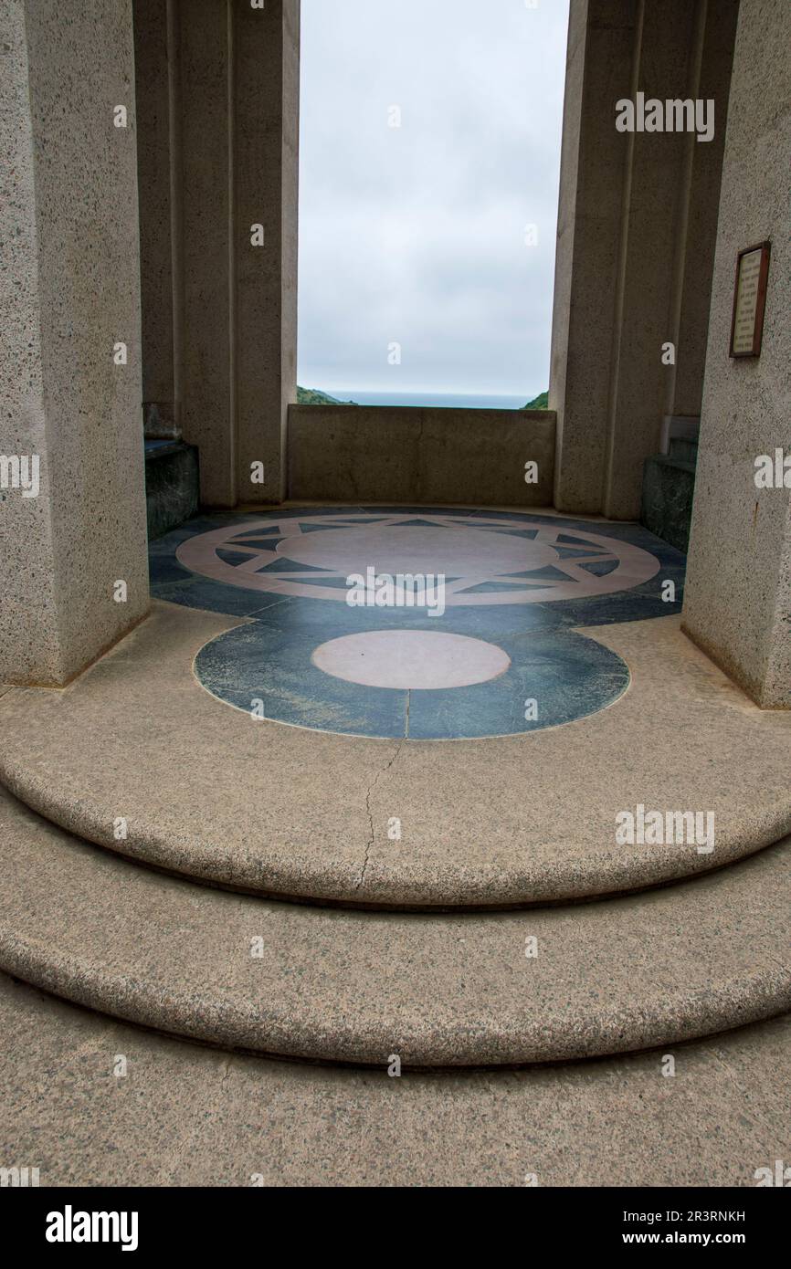 The Wrigley Memorial stands on one end of the Botanical Garden on ...