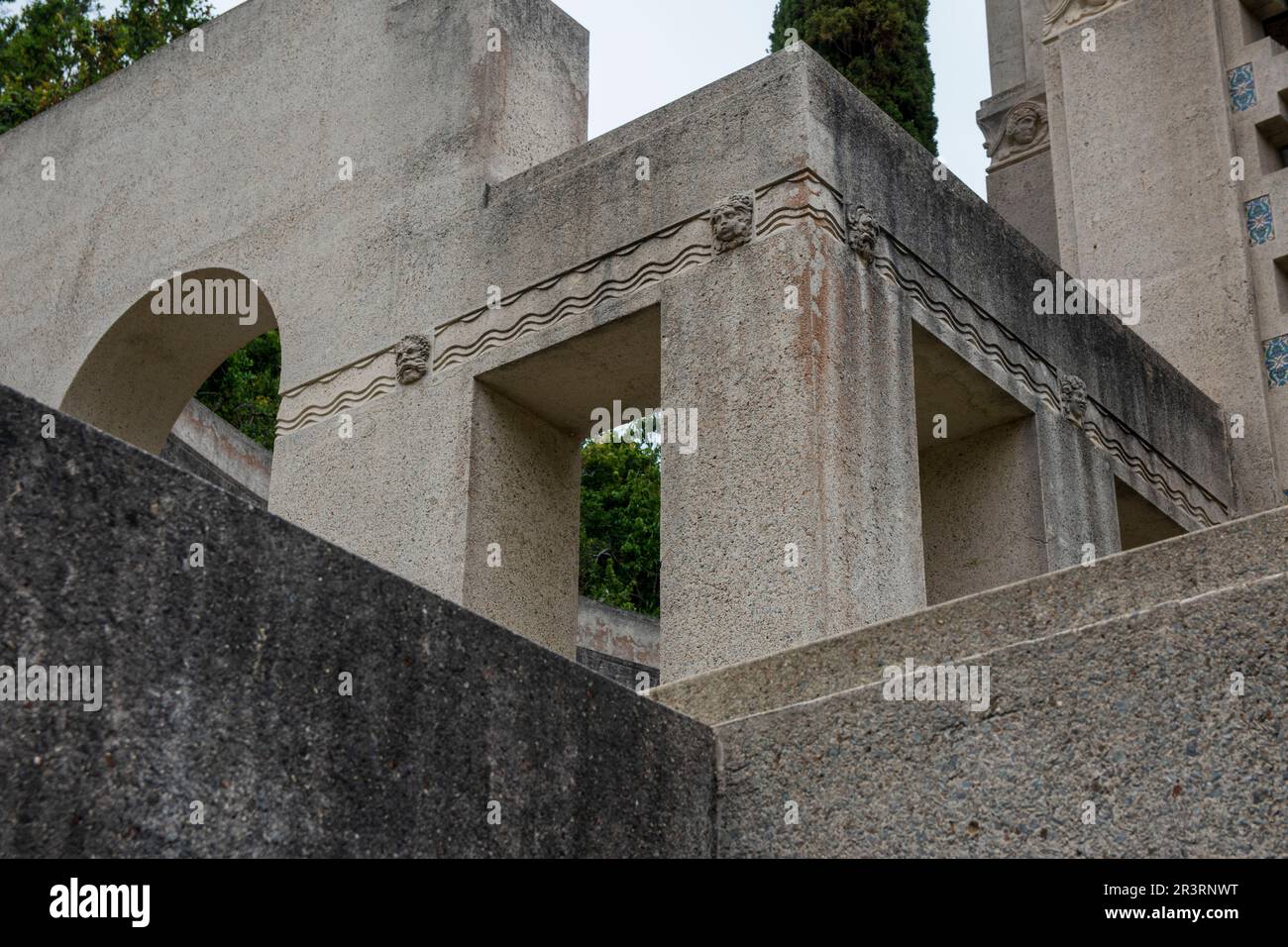 The Wrigley Memorial stands on one end of the Botanical Garden on ...