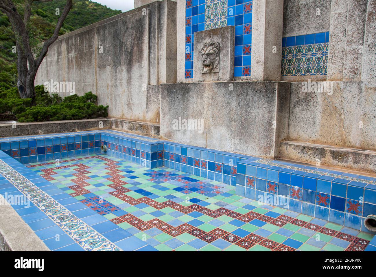The Wrigley Memorial stands on one end of the Botanical Garden on ...