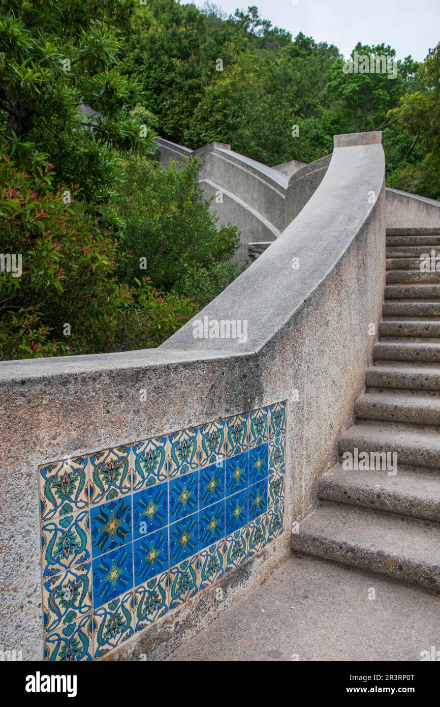 The Wrigley Memorial stands on one end of the Botanical Garden on ...