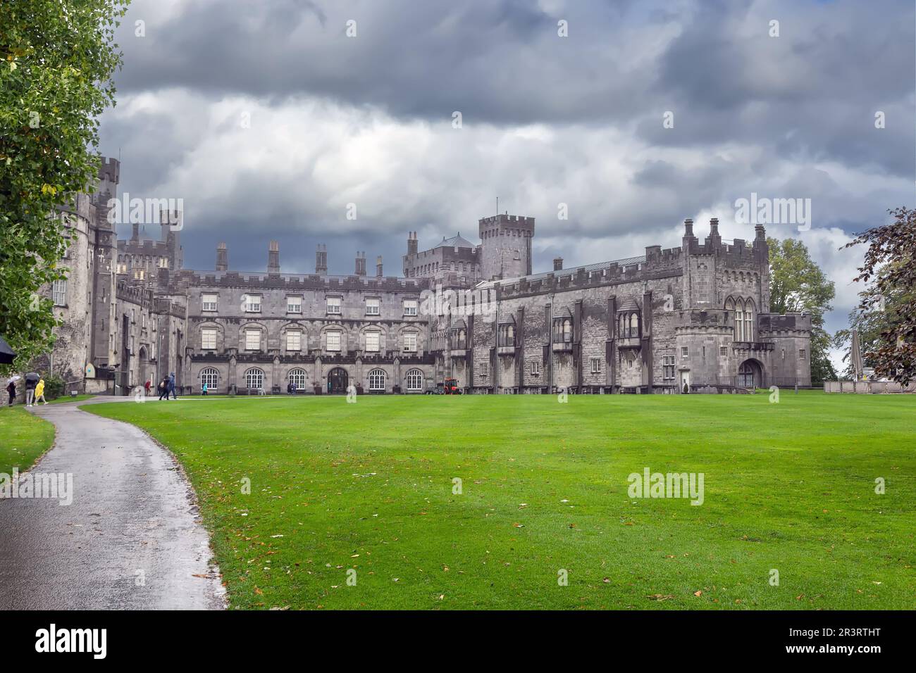 Outside of kilkenny castle hi-res stock photography and images - Alamy
