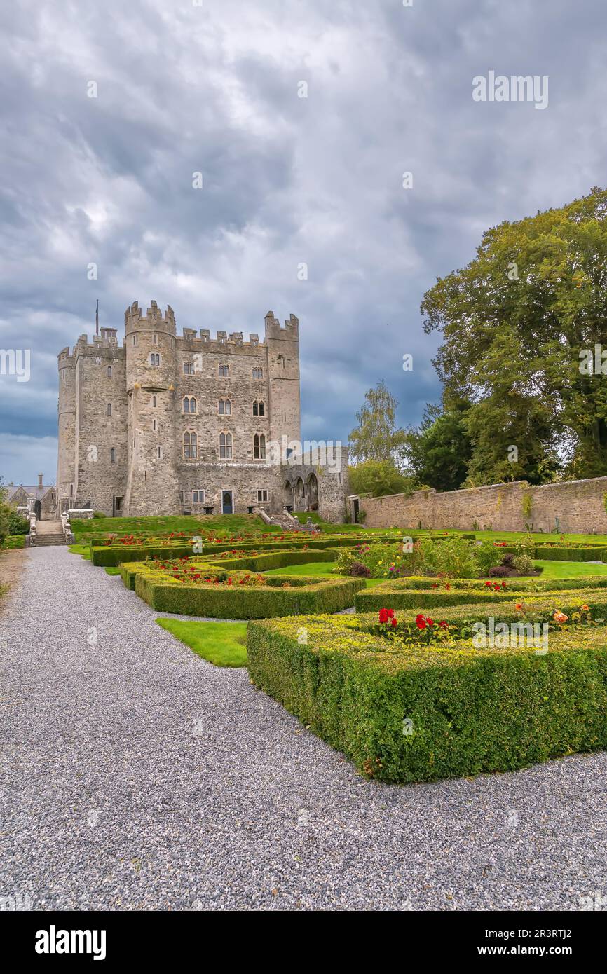 Kilkea castle hi-res stock photography and images - Alamy