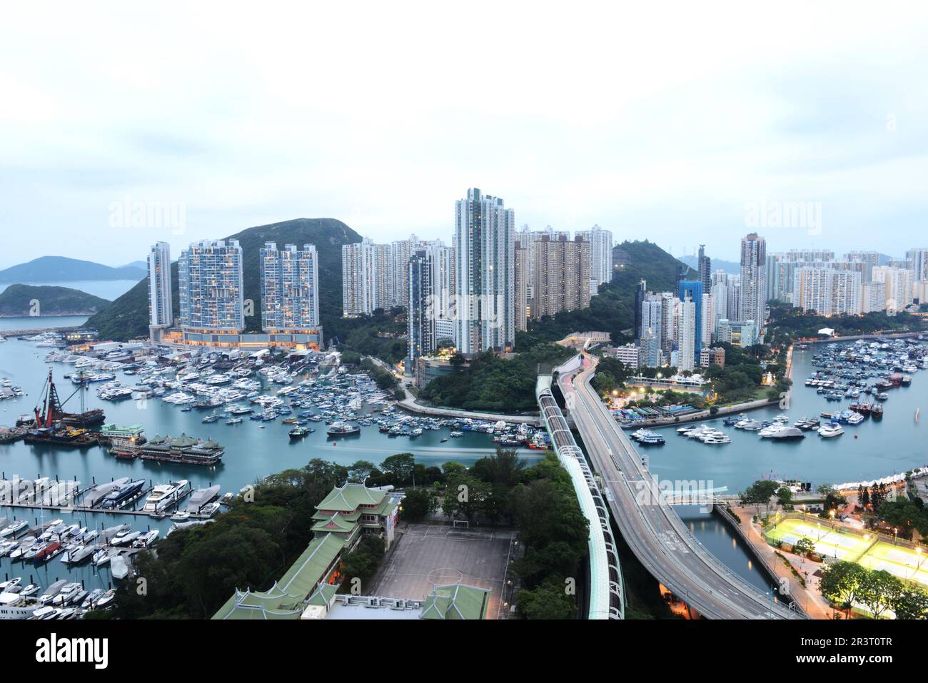The elevated MTR South Island line track in Wong Chuk Hang, Hong Kong Stock Photo - Alamy