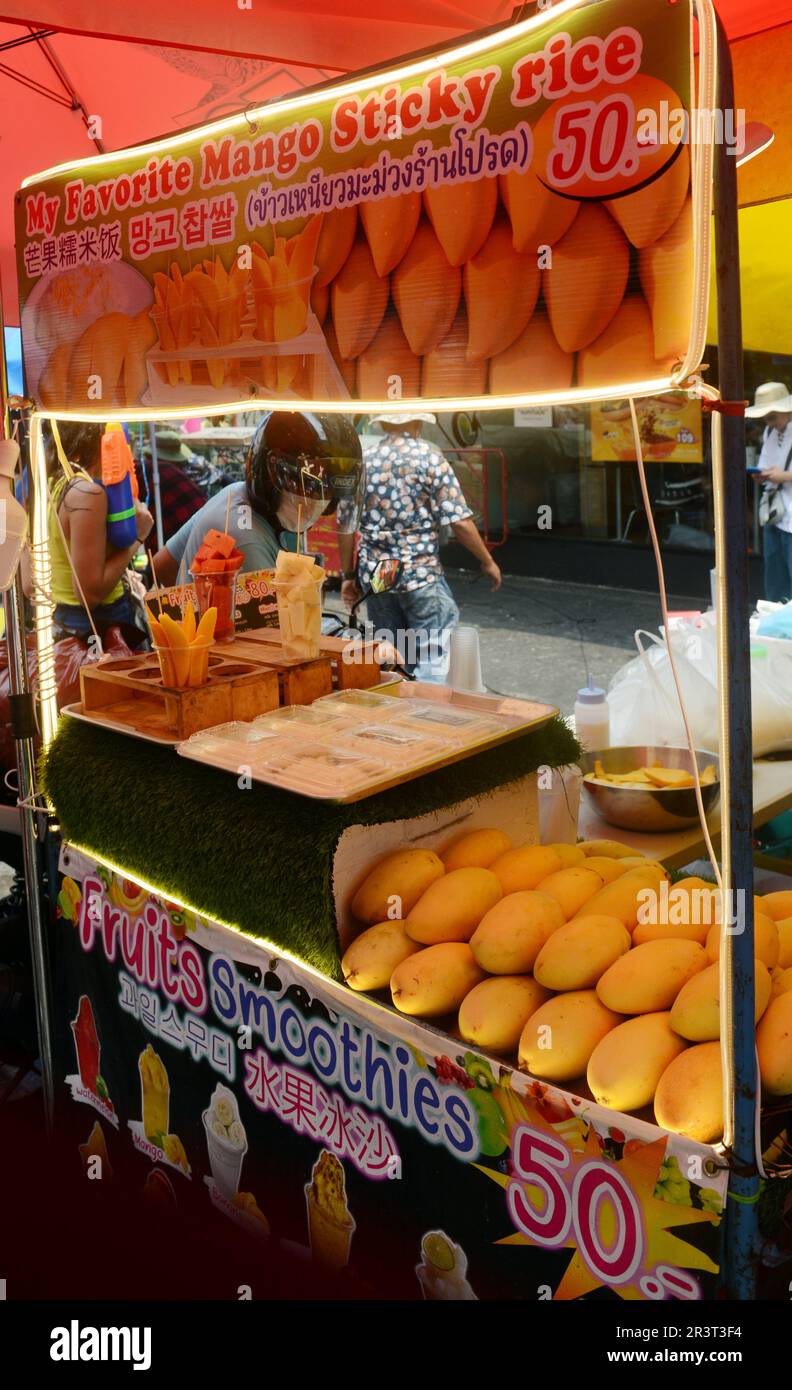 A Mango Sticky rice vendor in Bangkok, Thailand Stock Photo - Alamy