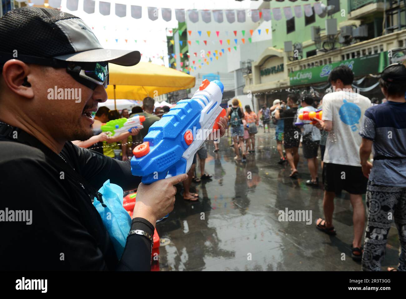 Water splashing during the Celebrations of Songkran ( Thai New Year ...