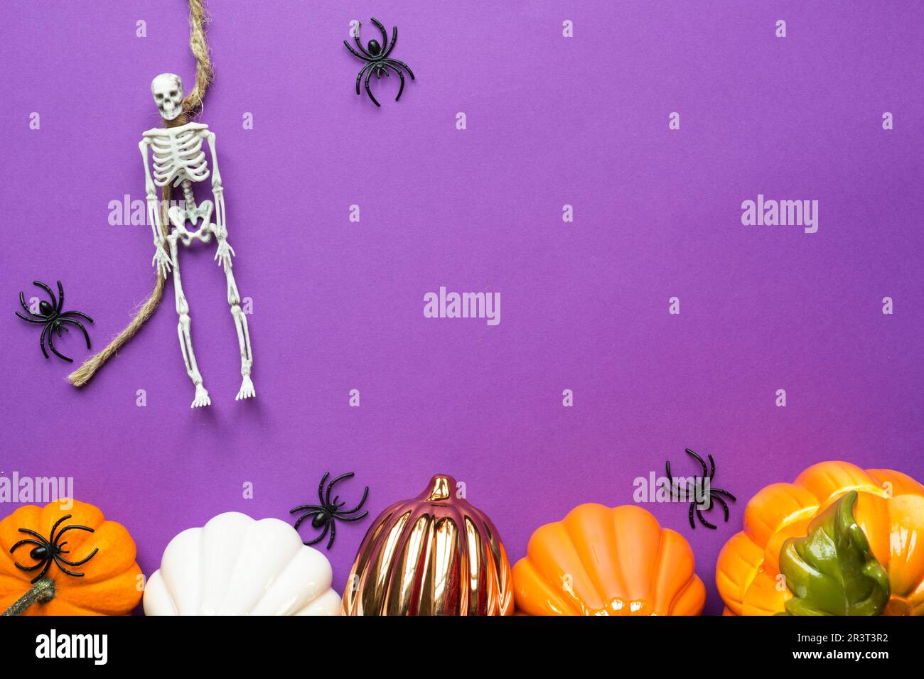 Halloween layout of garland of skeleton on a rope, glowing Jack o ...