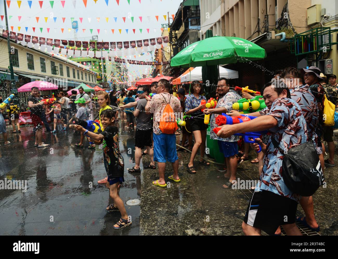 Water splashing during the Celebrations of Songkran ( Thai New Year ...