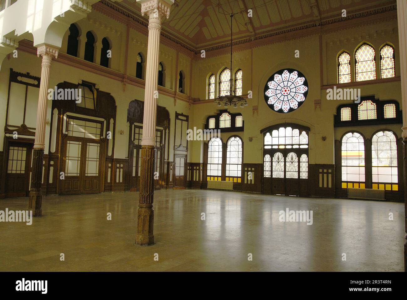 Estacion principal hi-res stock photography and images - Alamy