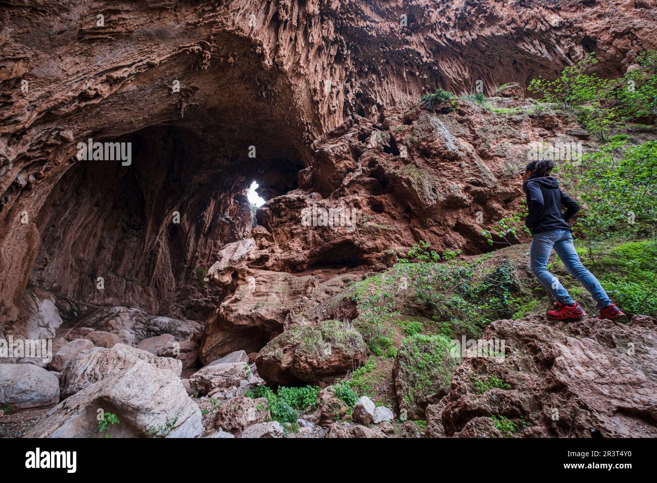 Imi N'Ifri natural bridge, Demnate, Atlas mountain range, morocco ...