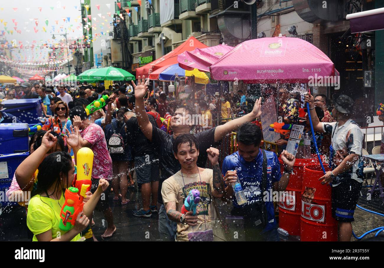 Water splashing during the Celebrations of Songkran ( Thai New Year ...