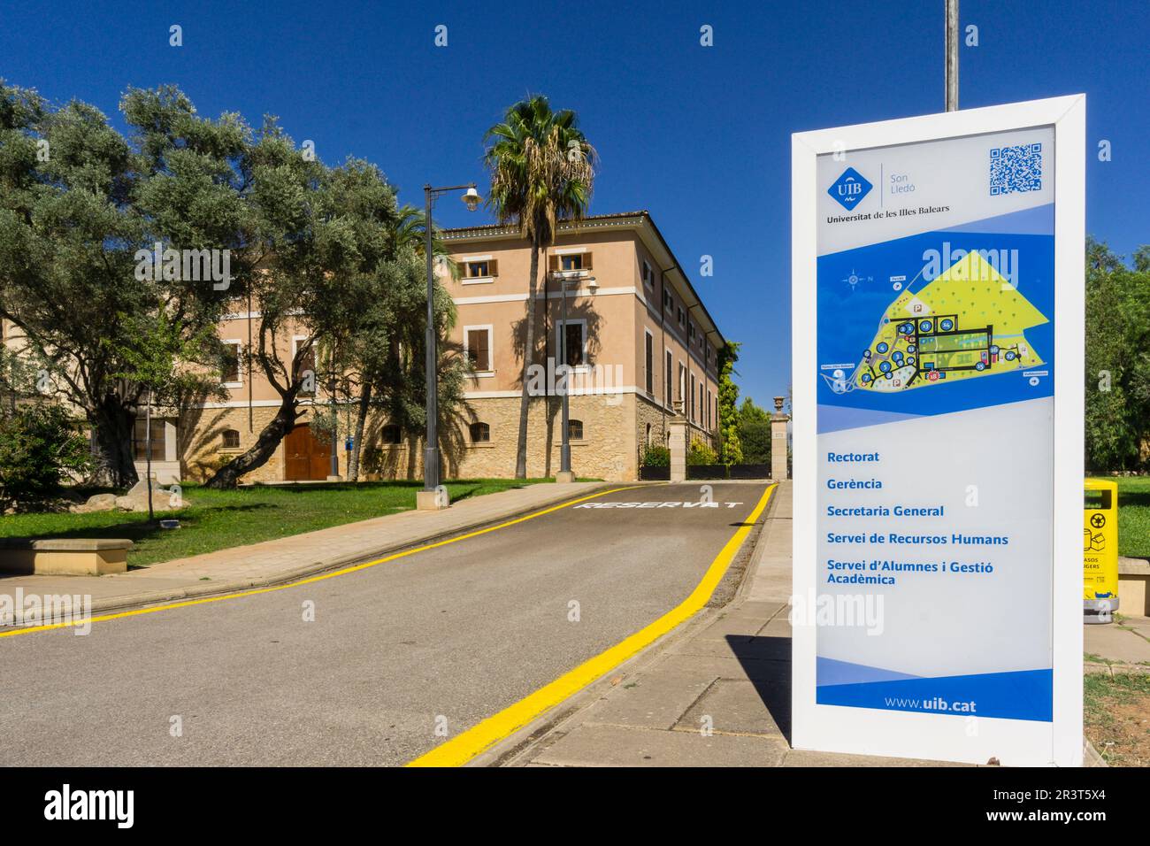 Edificio del campus hi-res stock photography and images - Alamy