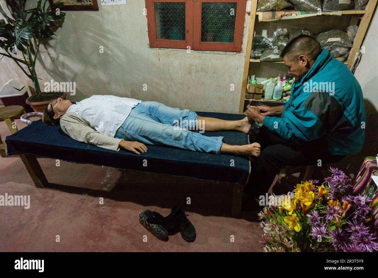 curandero doctor Maya, Chichicastenango ,municipio del departamento de ...