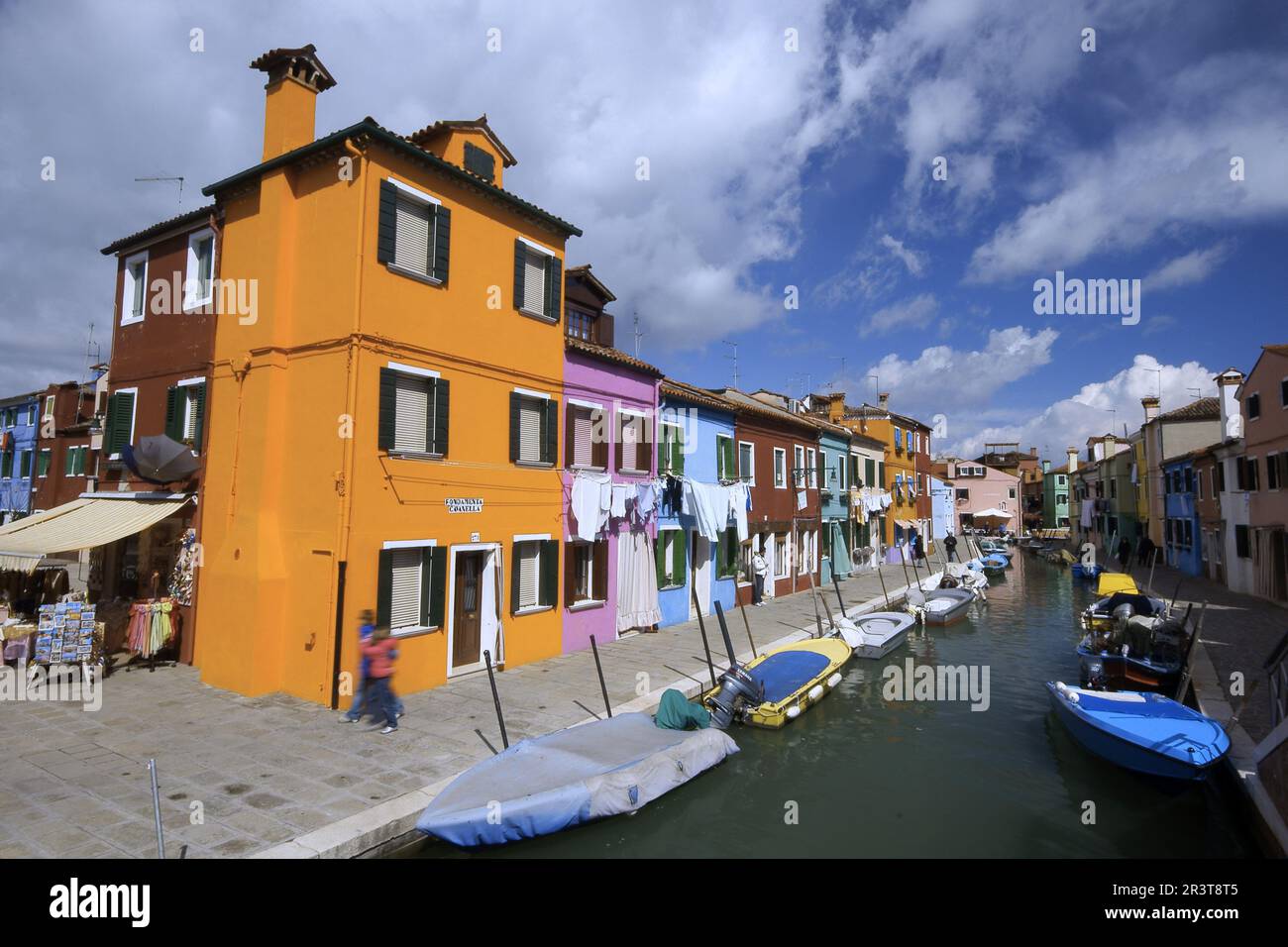 Casas pintadas de colores hi-res stock photography and images - Alamy