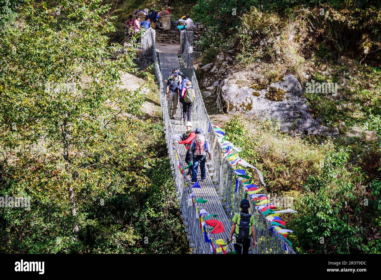 Puente sobre Thado Koshi Khola.Nurning (Yulning).Sagarmatha National ...