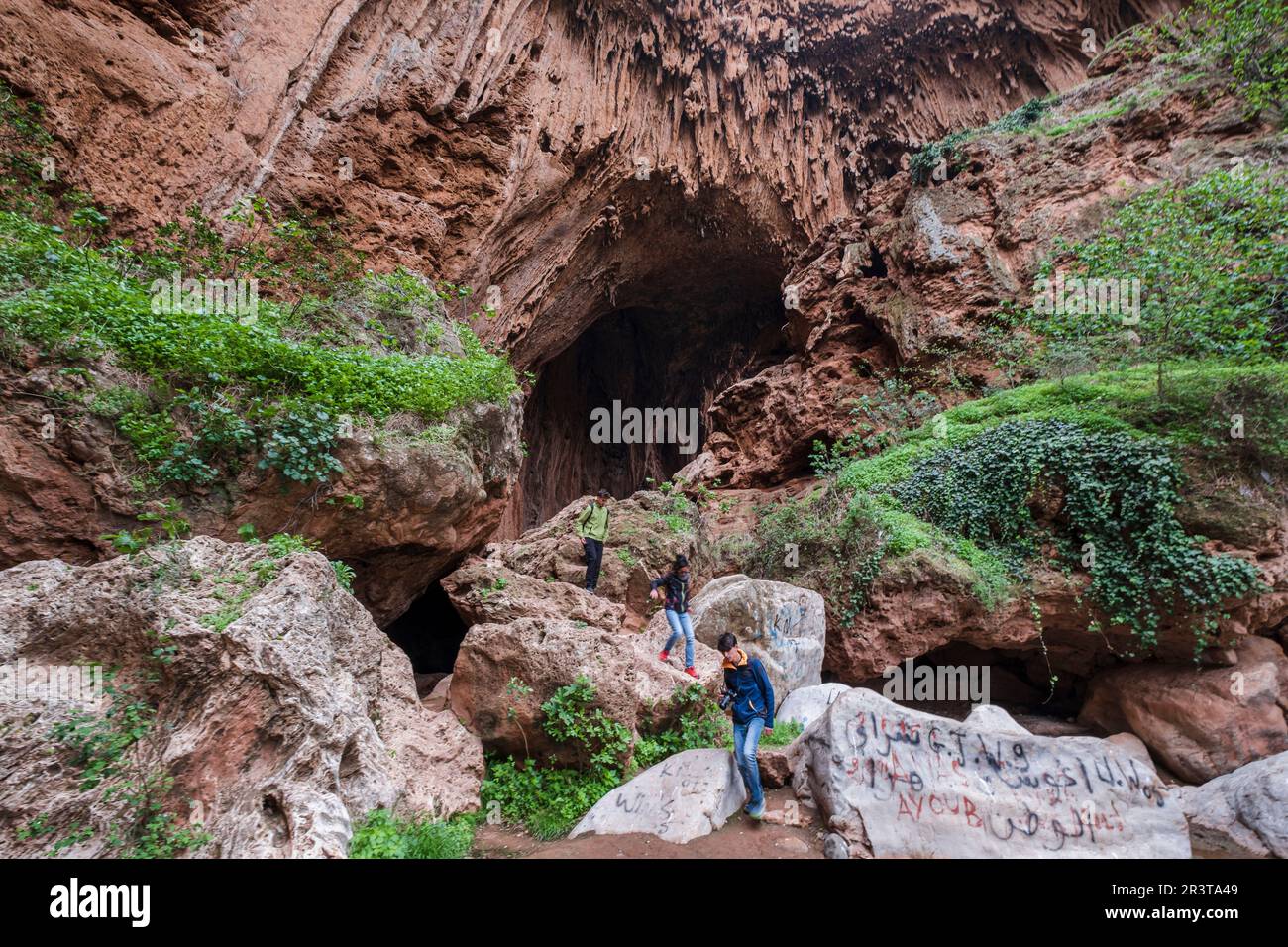 Imi N'Ifri natural bridge, Demnate, Atlas mountain range, morocco ...