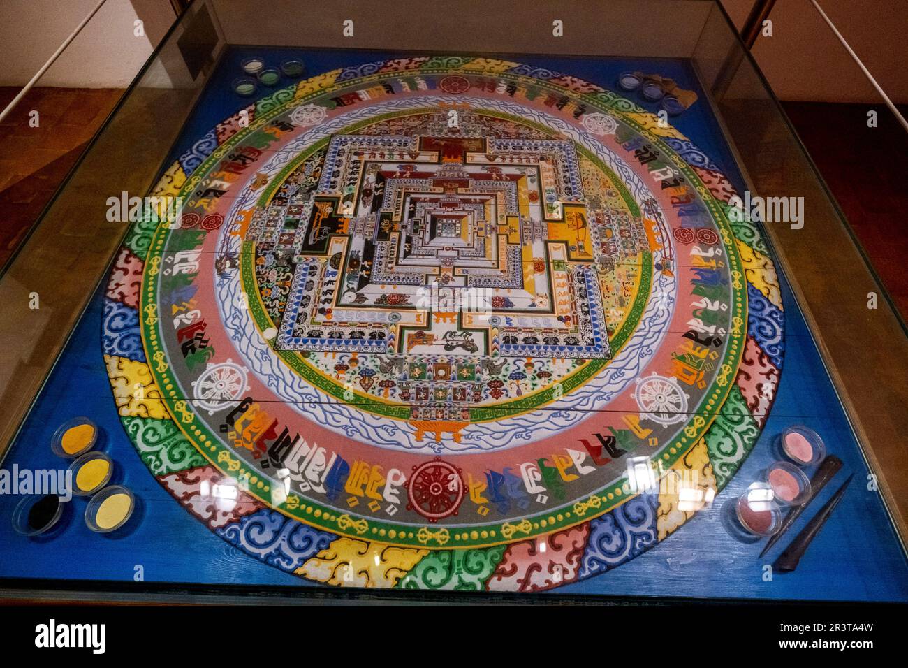 Maze coloring hi-res stock photography and images - Alamy