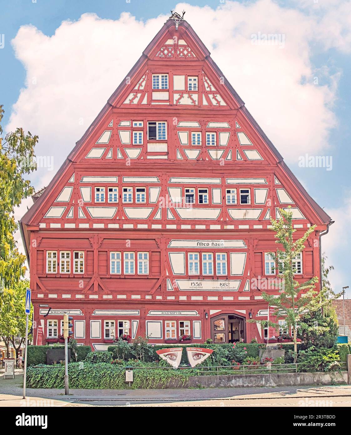 Old historic building unter hi-res stock photography and images - Alamy