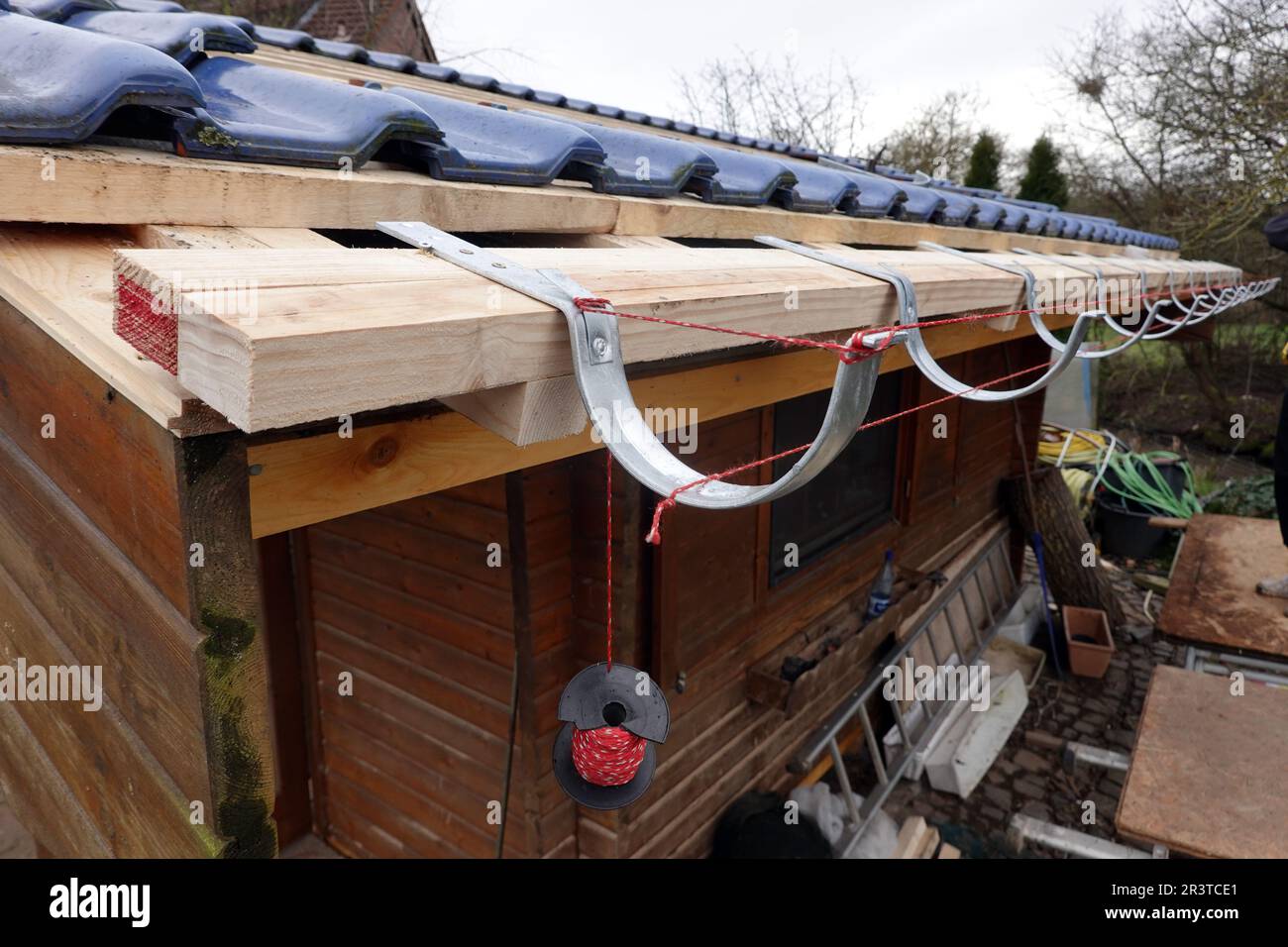Gutter iron aligned by means of a roofing cord Stock Photo - Alamy