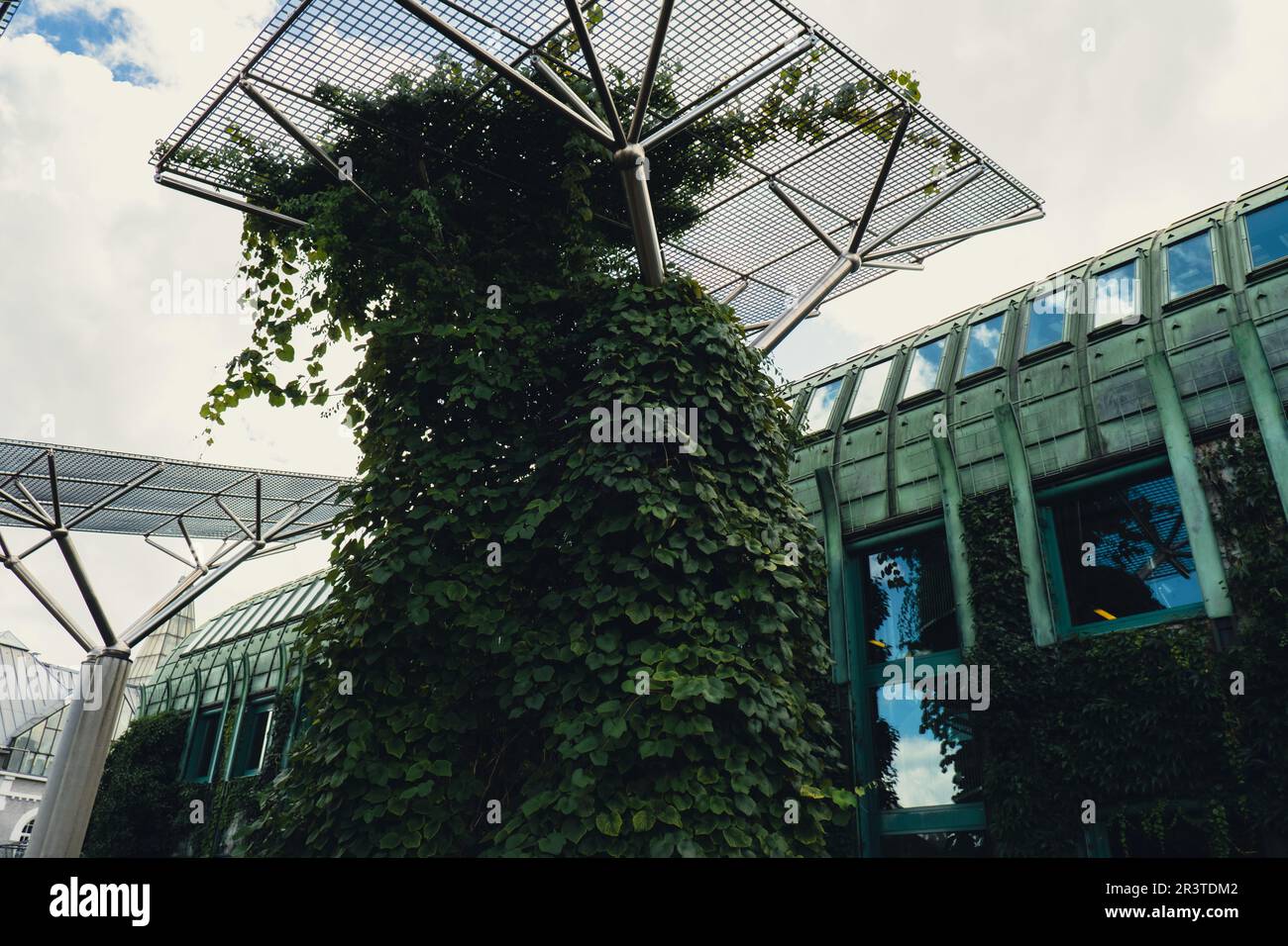 Botanical garden on the roof of the Warsaw University library modern ...