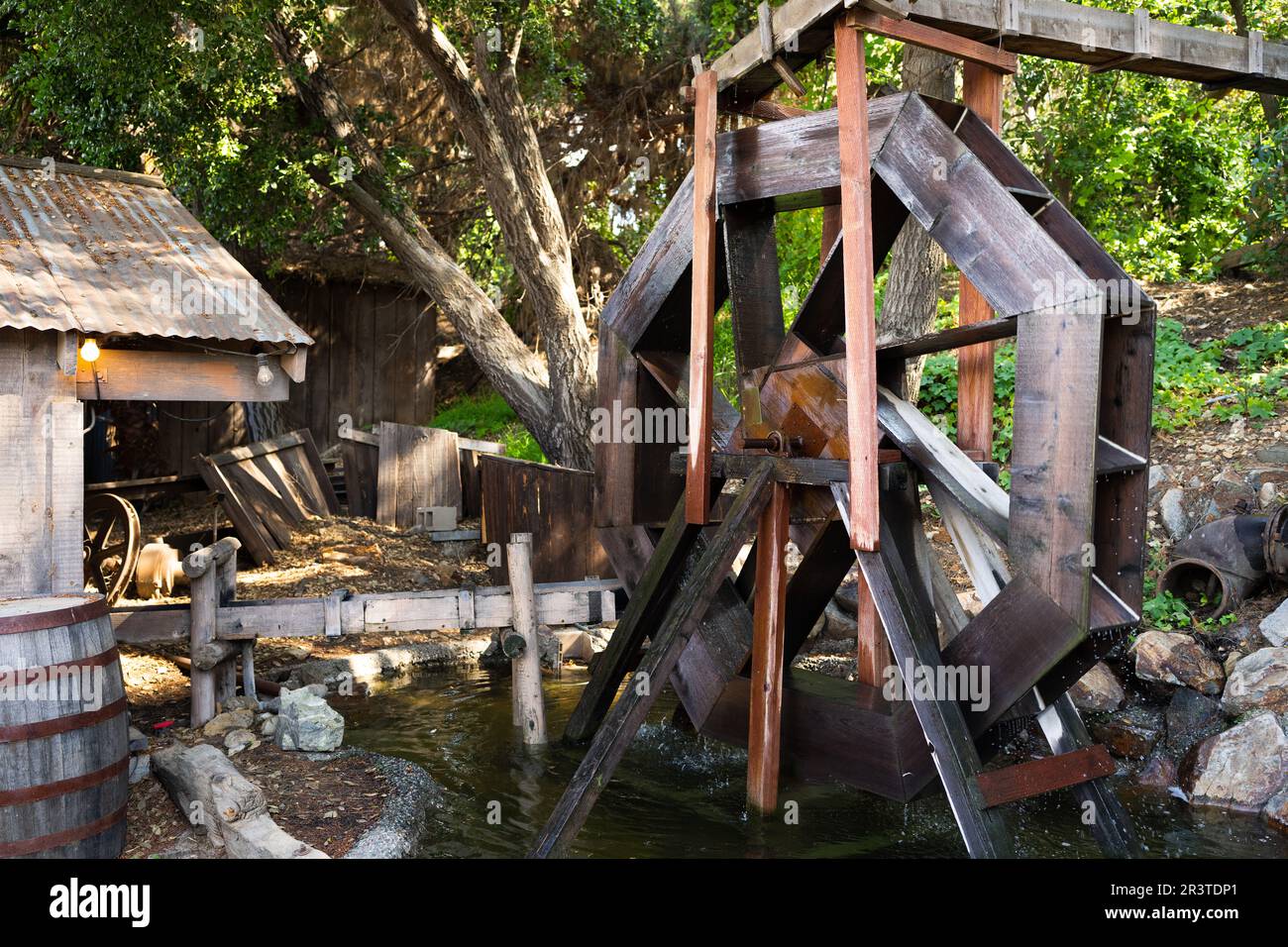 Water wheel in nature hi-res stock photography and images - Alamy