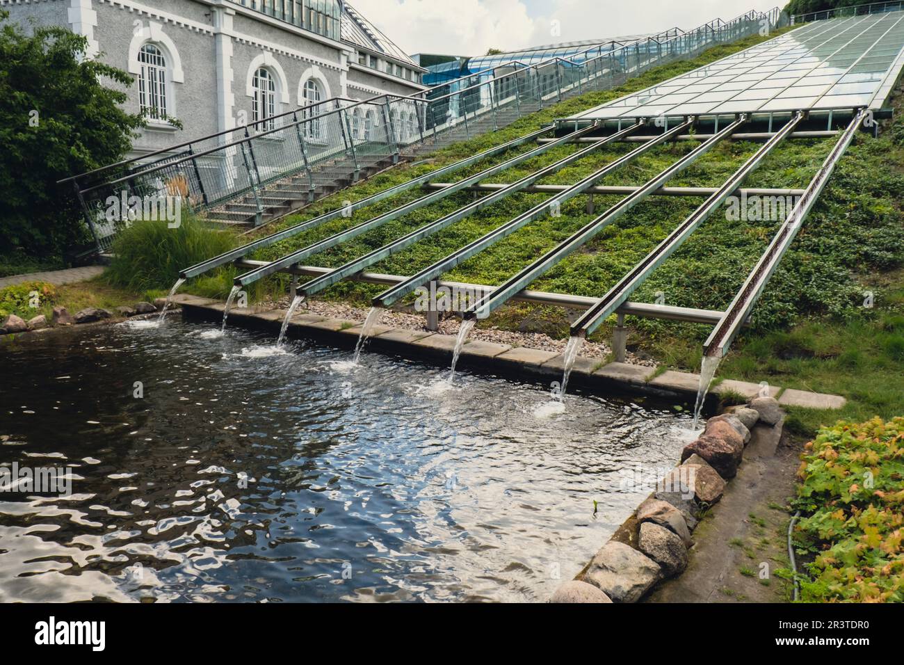 Botanical garden on the roof of the Warsaw University library modern ...