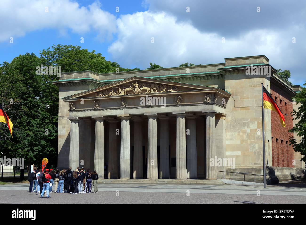 Group of students in front of the Neue Wache memorial site Stock Photo ...