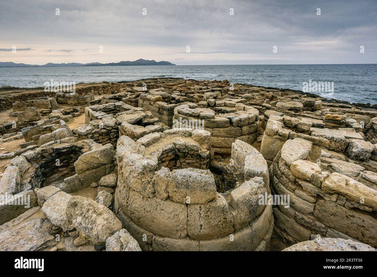 Real tombs hi-res stock photography and images - Alamy