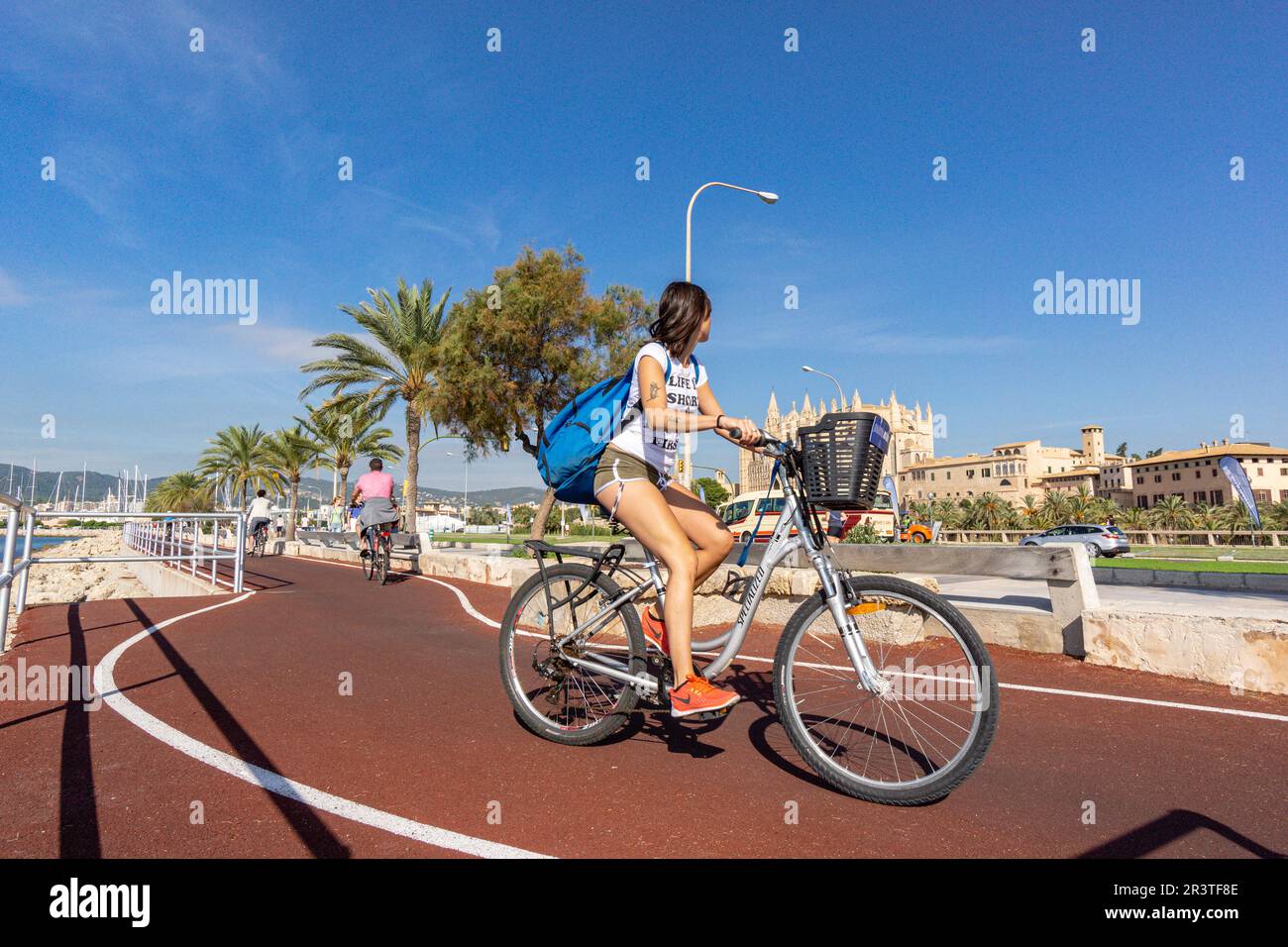 Bike path landmark hi-res stock photography and images - Alamy