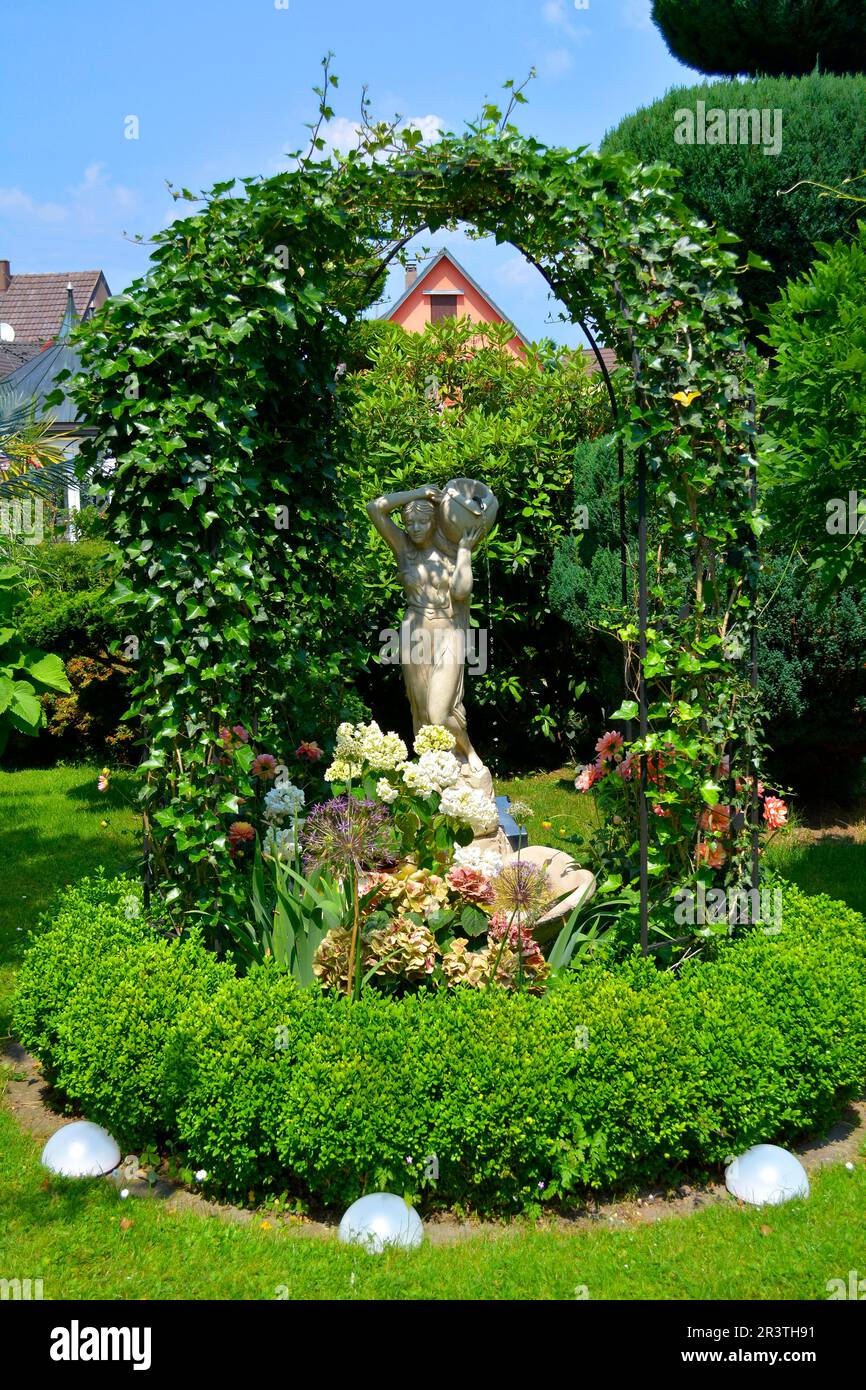 Garden figure : Woman figure in the garden by the ivy, round arch ...