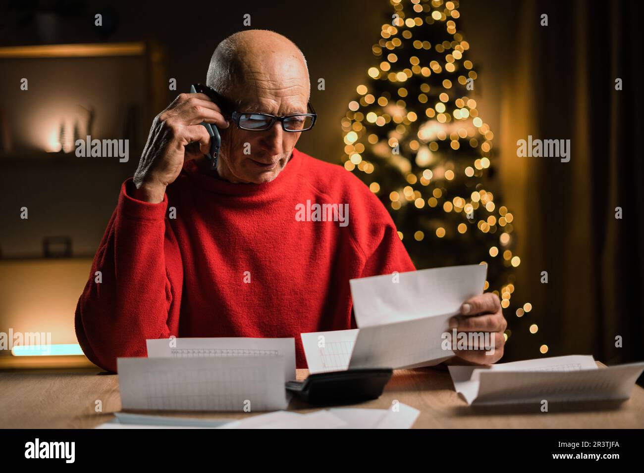 Worried old man hi-res stock photography and images - Alamy