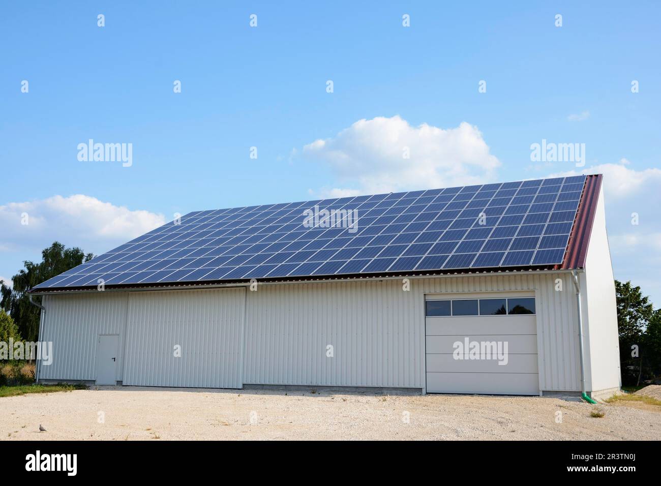 Solar powered barn hi-res stock photography and images - Alamy