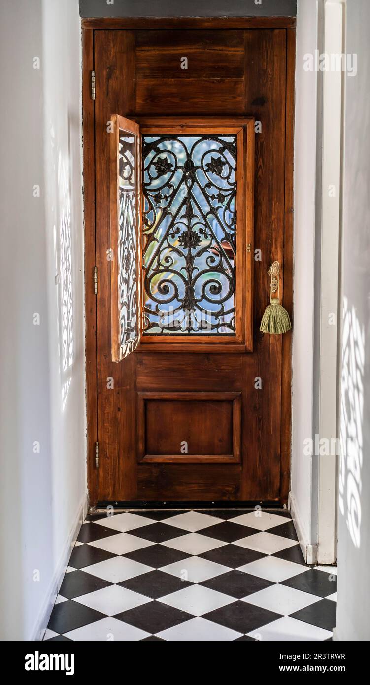 Elegant entrance hall hi-res stock photography and images - Alamy