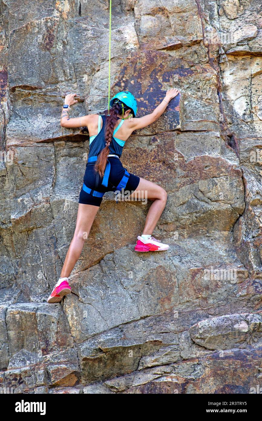 Rock climbing on the Kangaroo Point cliffs in Brisbane Stock Photo - Alamy