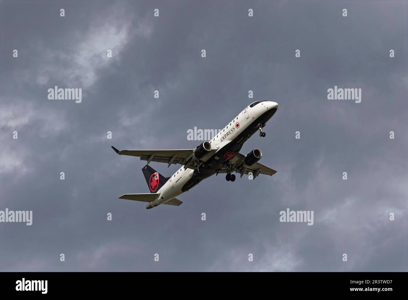 Aircraft on landing approach, Montreal, Province of Quebec, Canada ...